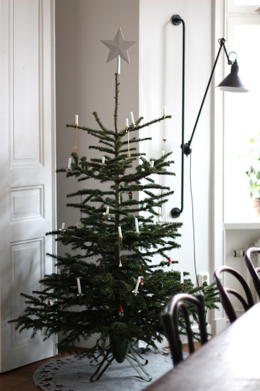 Minimal Scandinavian-Inspired Holiday Décor Inspiration - Nordic Design